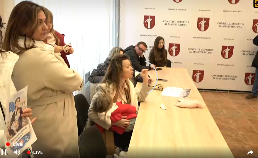 (video) „Aveți puterea în mâini și abuzați de noi.” Marina Rusu și ...